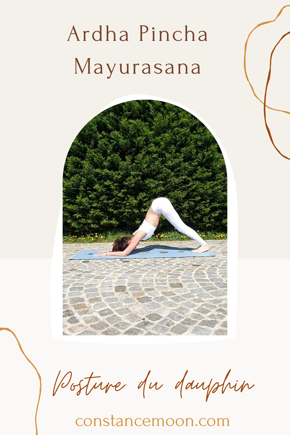 Posture du Dauphin : Ardha Pincha Mayurasana - Constance Moon