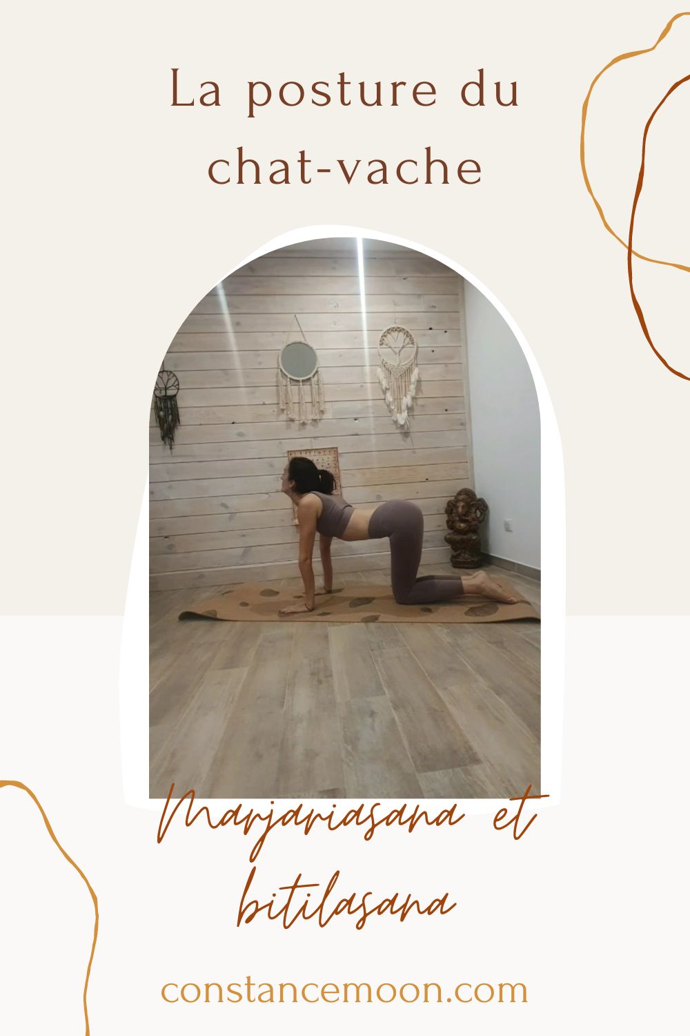 Posture du chat-vache : marjariasana et bitilasana - Constance Moon